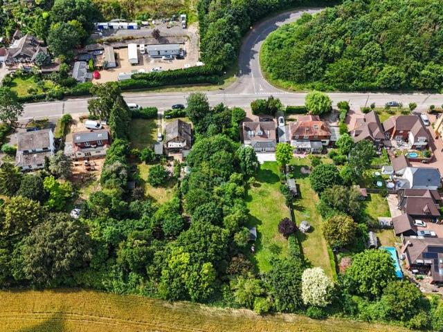 3 bedroom property with land for sale