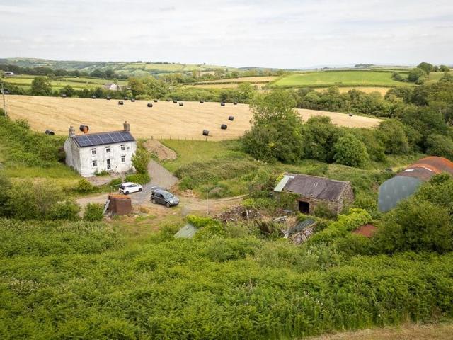 3 bedroom property with land for sale
