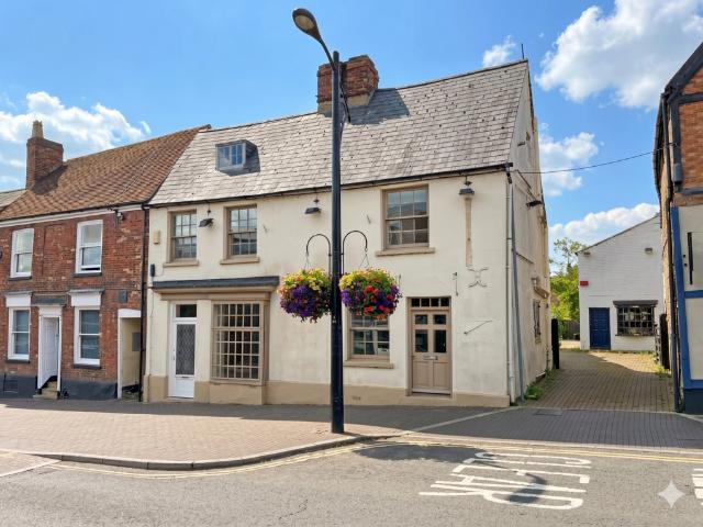 3 bedroom property with land for sale
