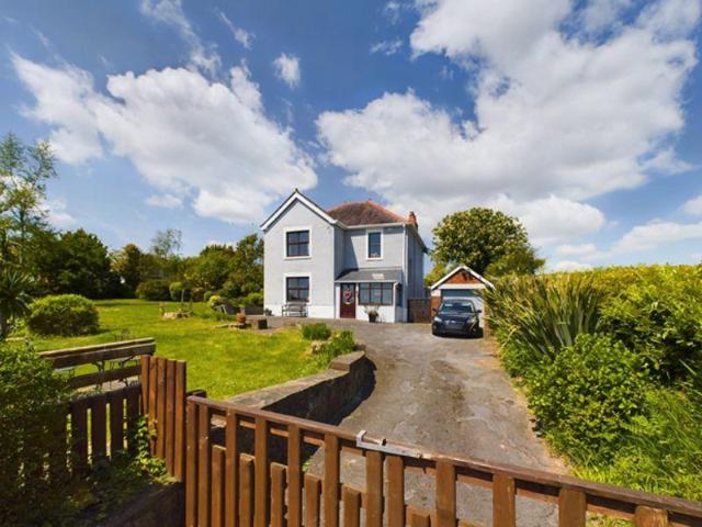 3 bedroom property with land for sale