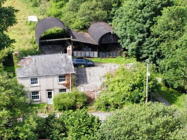 3 bedroom property with land for sale