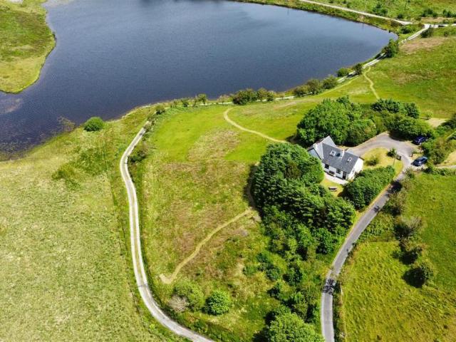 3 bedroom property with land for sale