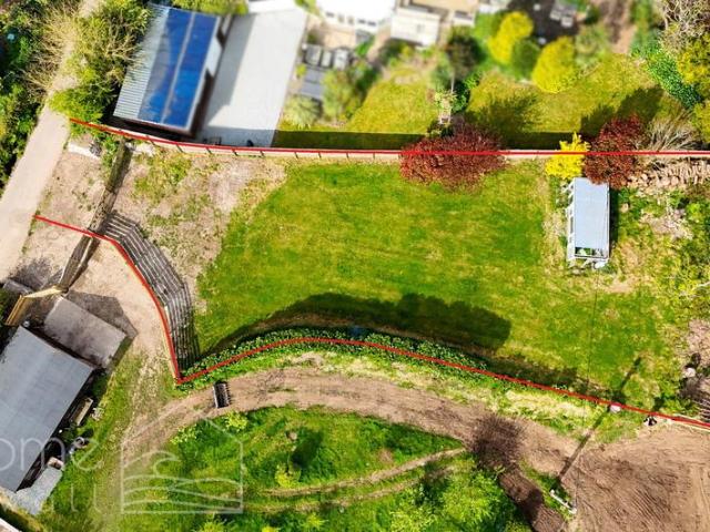 3 bedroom property with land for sale