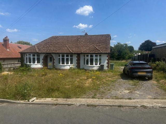 3 bedroom property with land for sale