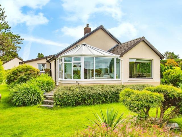 3 bedroom property with land for sale