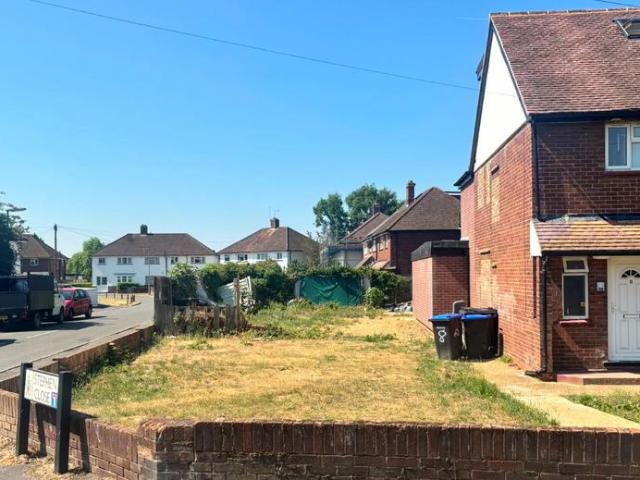 3 bedroom property with land for sale