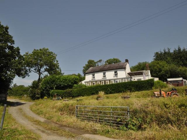 3 bedroom property with land for sale