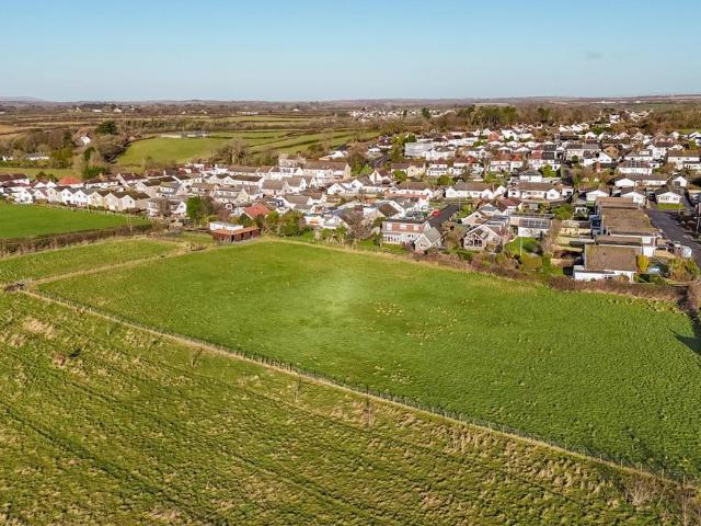 3 bedroom property with land for sale