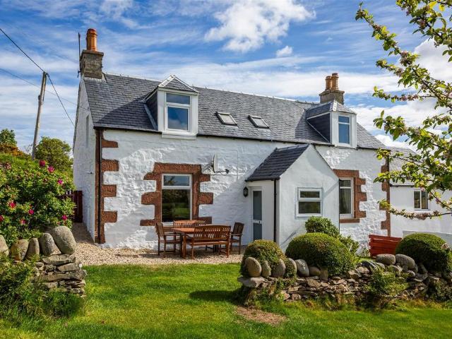 3 bedroom property with land for sale