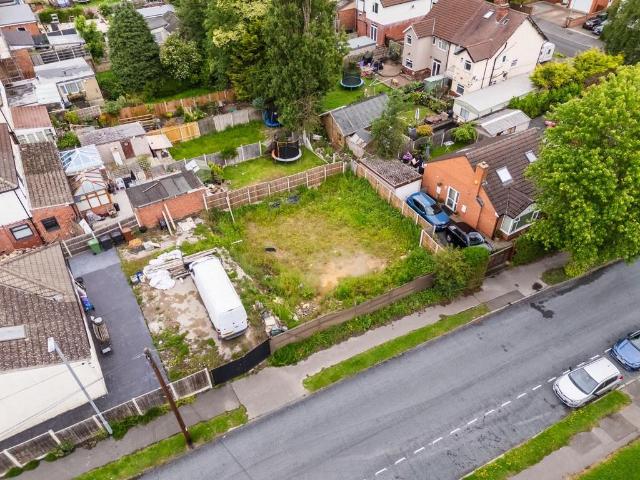 3 bedroom property with land for sale
