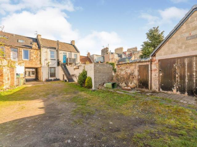 3 bedroom property with land for sale