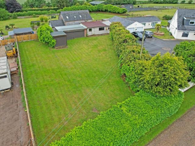 3 bedroom property with land for sale
