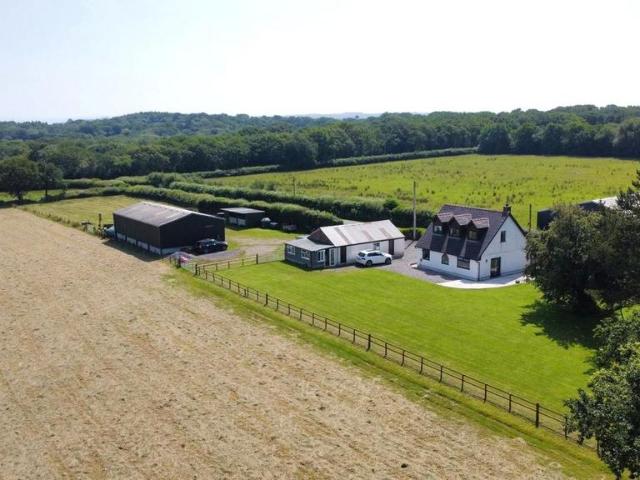3 bedroom property with land for sale