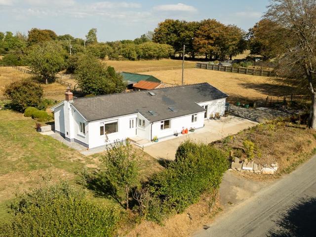 3 bedroom property with land for sale