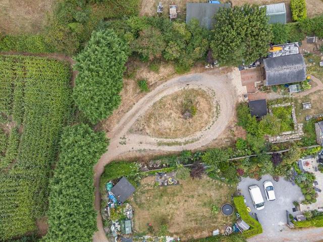 3 bedroom property with land for sale