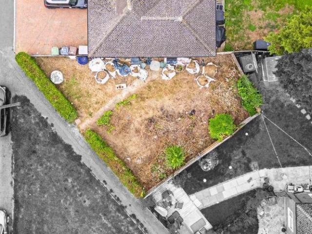 3 bedroom property with land for sale