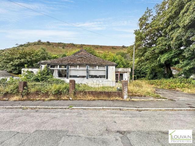 3 bedroom property with land for sale