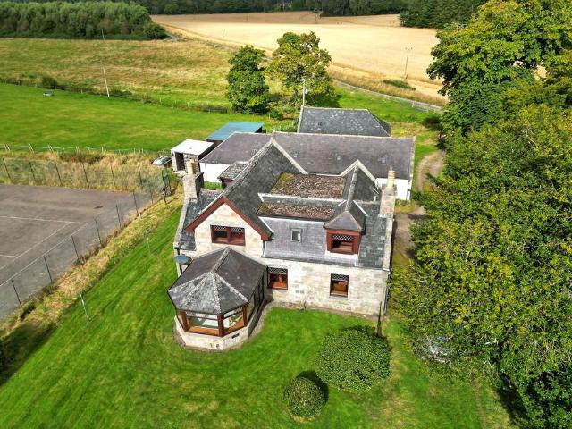 3 bedroom property with land for sale