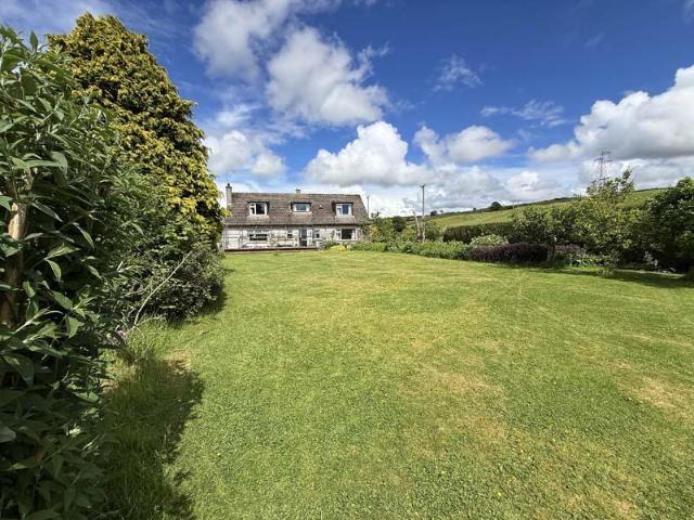 3 bedroom property with land for sale