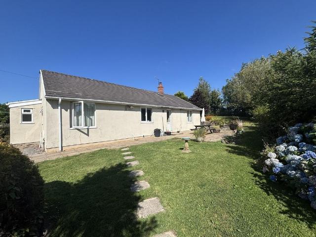 3 bedroom property with land for sale