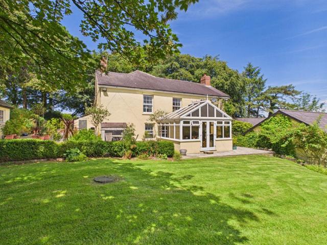 3 bedroom property with land for sale