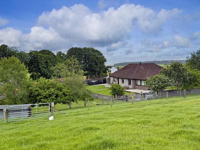 3 bedroom property with land for sale