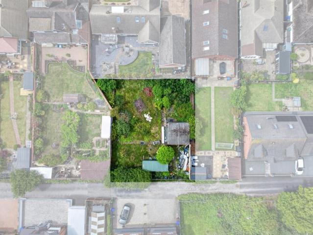 3 bedroom property with land for sale