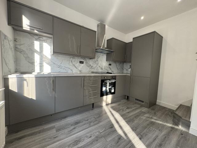 3 bedroom property to let in Manchester Road, Stocksbridge, S36 2DS £1,250 pcm