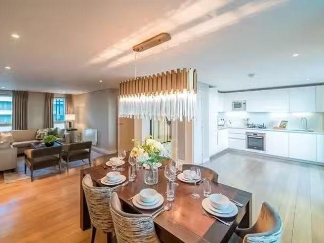 3 bedroom property to let in Merchant Square East, Paddington.