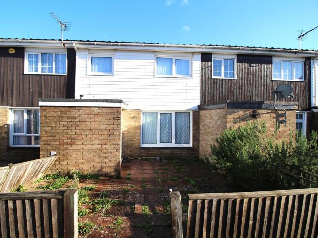 3 bedroom property to let in Mowbray Drive, Crawley £1,700 pcm