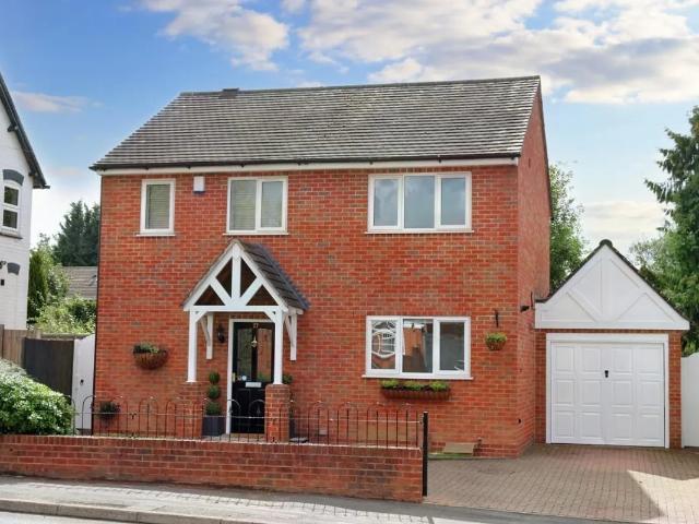 3 bedroom property to let in Oxley Moor Road, Wolverhampton, OXLEY £1,350 pcm