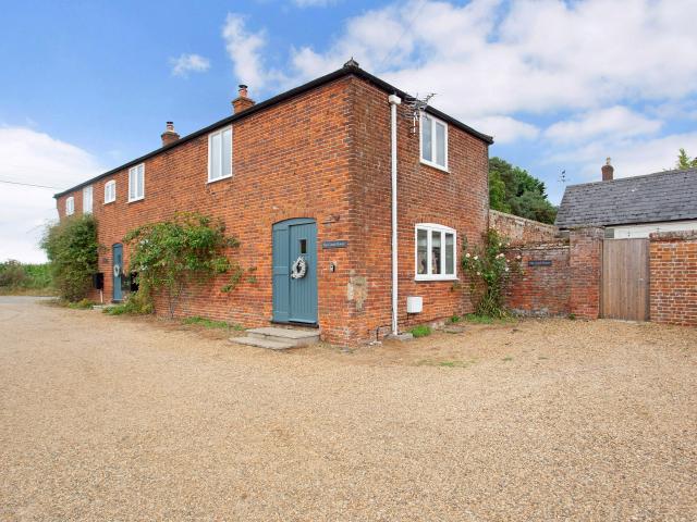 3 bedroom property to let in Old Farm Cottages, Vicarage Lane, Tunstead, Norwich, NR12 £1,900 pcm