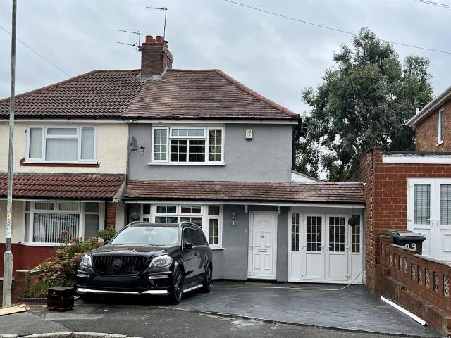 3 bedroom property to let in Orton Grove, Wolverhampton £1,400 pcm