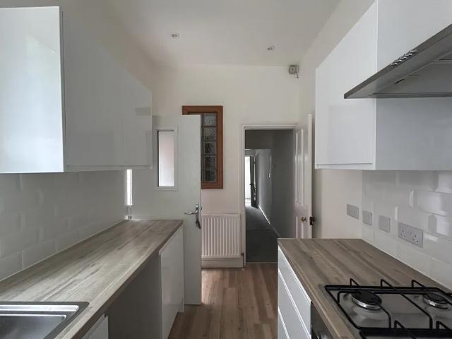 3 bedroom property to let in Abbey Road, Smethwick £1,200 pcm