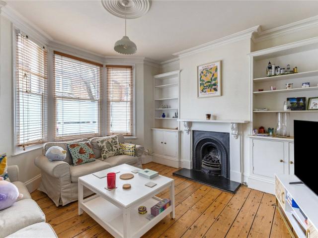 3 bedroom property to let in Abdale Road, London, W12 £5,500 pcm