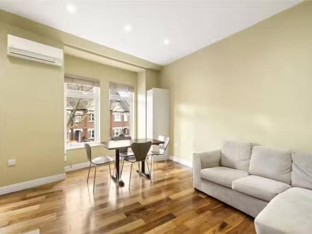 3 bedroom property to let in Acton Lane, London, W4 £2,800 pcm
