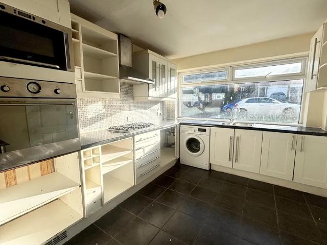 3 bedroom property to let in Ambleside, Bartley Green, B32 £1,150 pcm