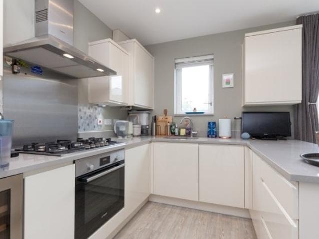 3 bedroom property to let in Baynhams Drive, Oxford £3,450 pcm