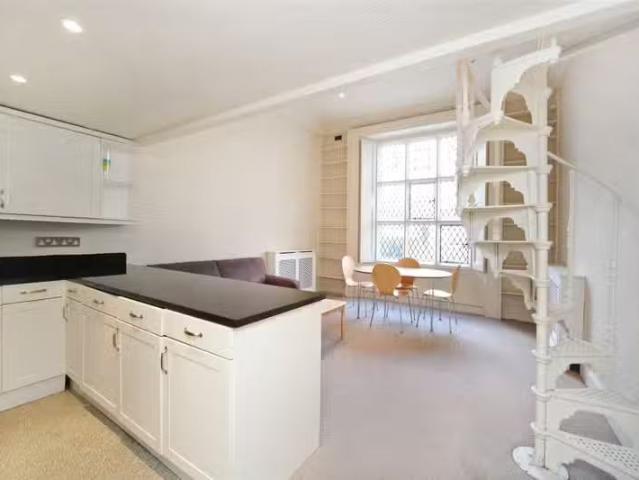 3 bedroom property to let in Belgrave Road, Pimlico, SW1V £3.