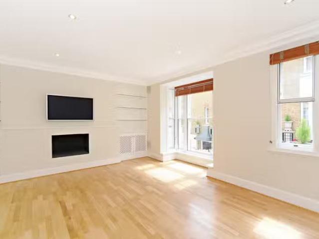 3 bedroom property to let in Charles II Place, Kings Road, SW3.