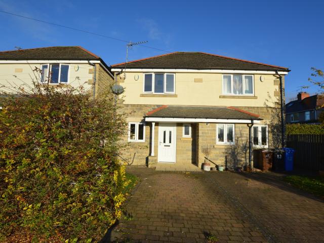 3 bedroom property to let in Chatsworth Park Road, Gleadless, Sheffield, S12 £1,000 pcm