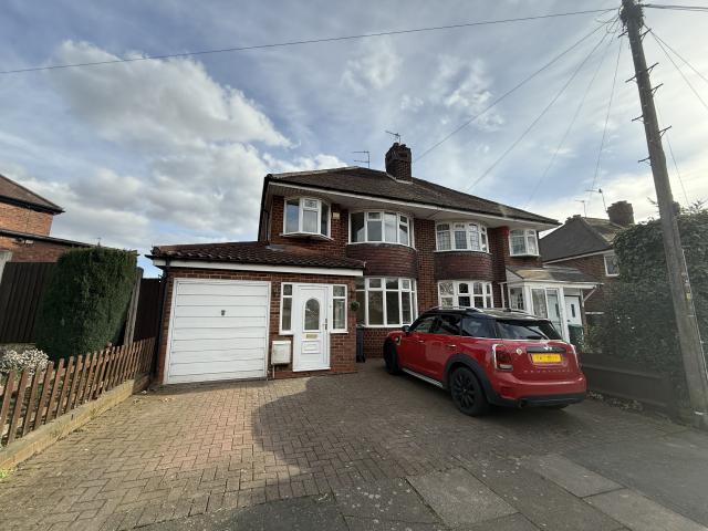 3 bedroom property to let in Chestnut Road, Wednesbury, WS10 0BQ £1,300 pcm