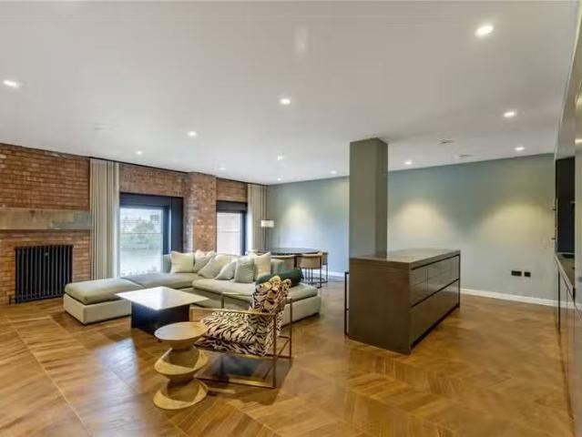 3 bedroom property to let in Circus Road West, London, SW11.