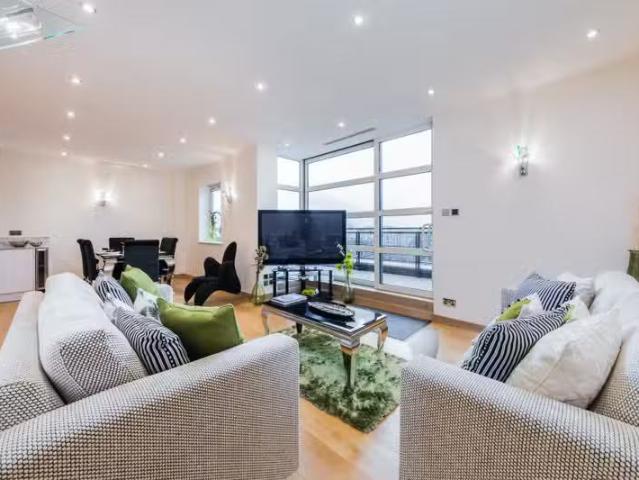 3 bedroom property to let in Consort Rise House, 203 Buckingha.