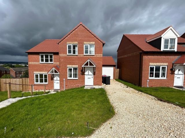 3 bedroom property to let in Elliott Grove, Rotherham, S65 3SZ £1,000 pcm