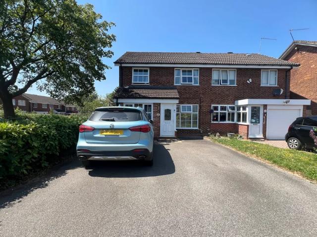 3 bedroom property to let in Gateley Close, Redditch £1,300 pcm