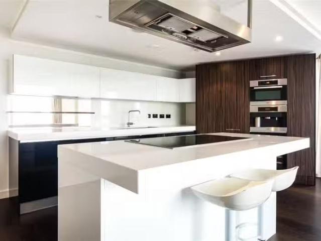3 bedroom property to let in Gatliff Road, Chelsea, London, SW.