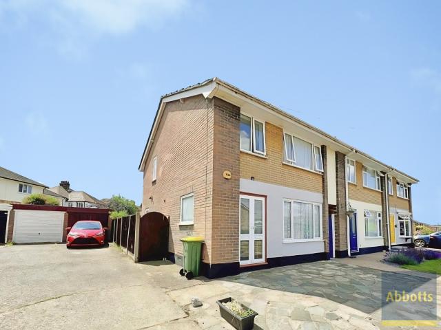 3 bedroom property to let in Glebe Drive, Rayleigh £1,800 pcm