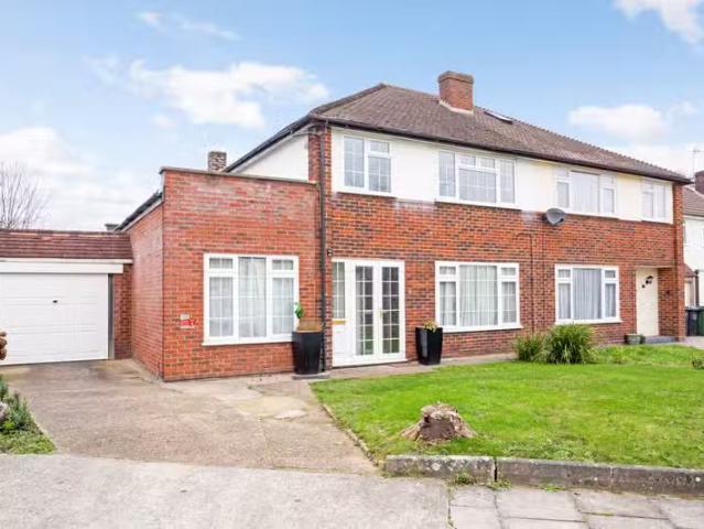 3 bedroom property to let in Grenville Close, Surbiton, Surrey.