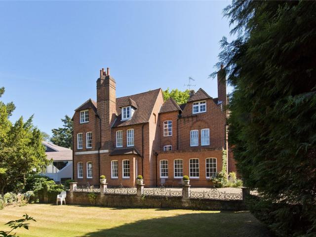 3 bedroom property to let in Green Lane, Cobham, Surrey, KT11 £3,500 pcm